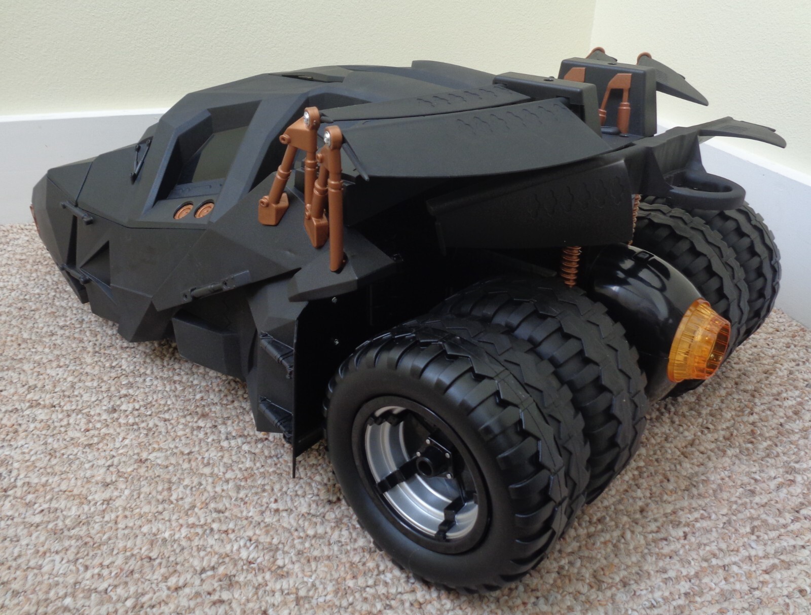 2005 TYCO BATMAN BEGINS R/C RADIO-CONTROLLED BATMOBILE TUMBLER 1:6 w ...