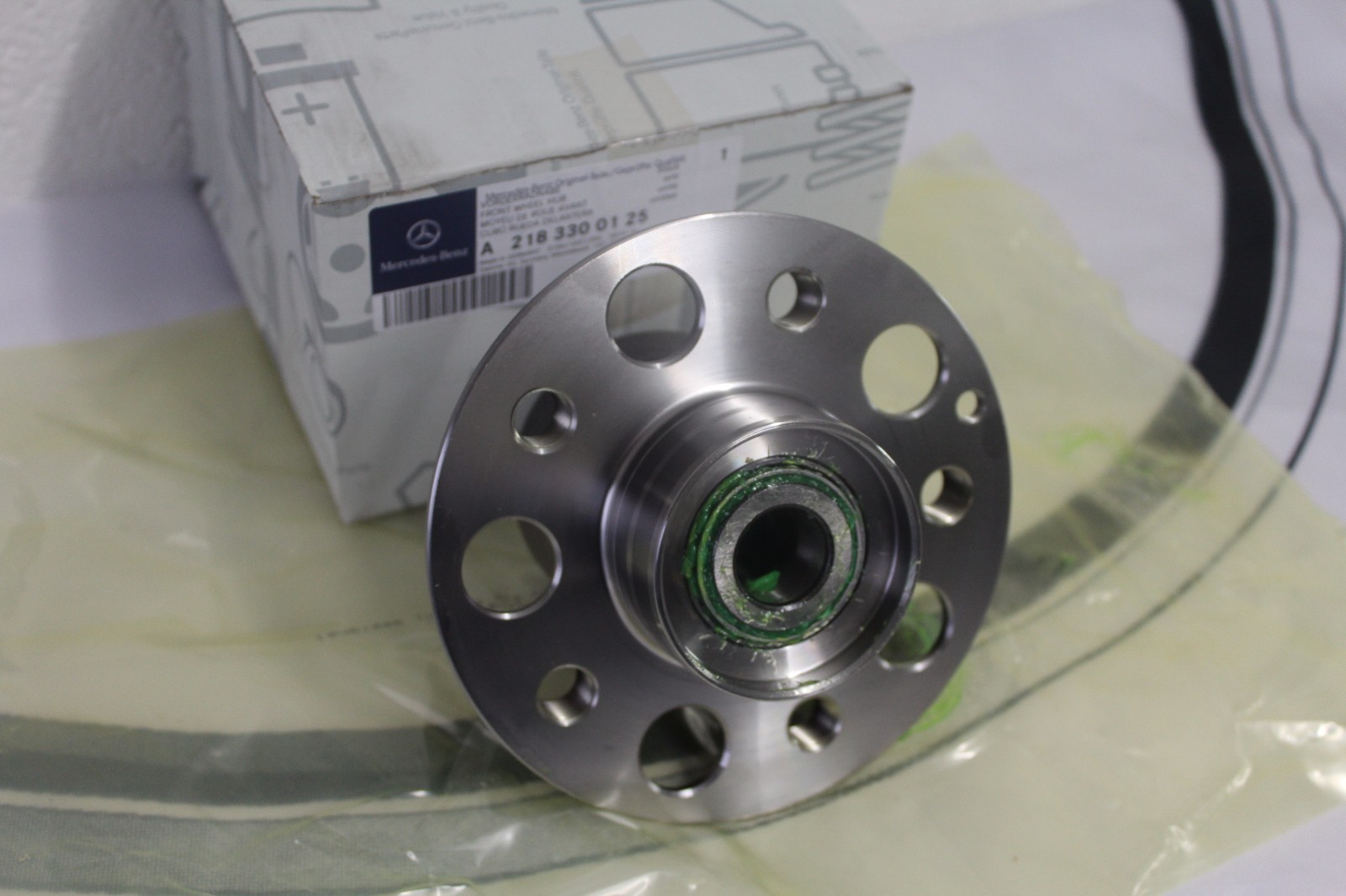 NEW Genuine Mercedes-Benz C218 CLS Front Wheel Hub and Bearing ...