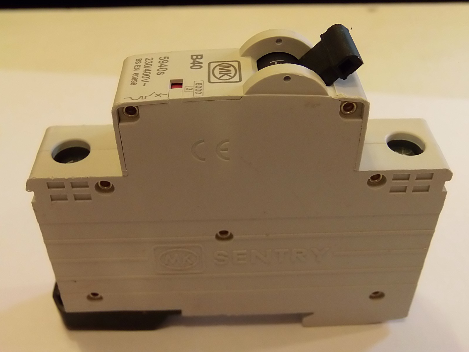 MK Sentry B40 SINGLE POLE CIRCUIT BREAKER 240V 5940s BS EN 60898 (1 ...
