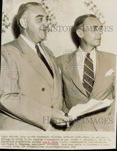 1952 Press Photo Lou Kelly and Thomas Stephens confer at Chicago ...