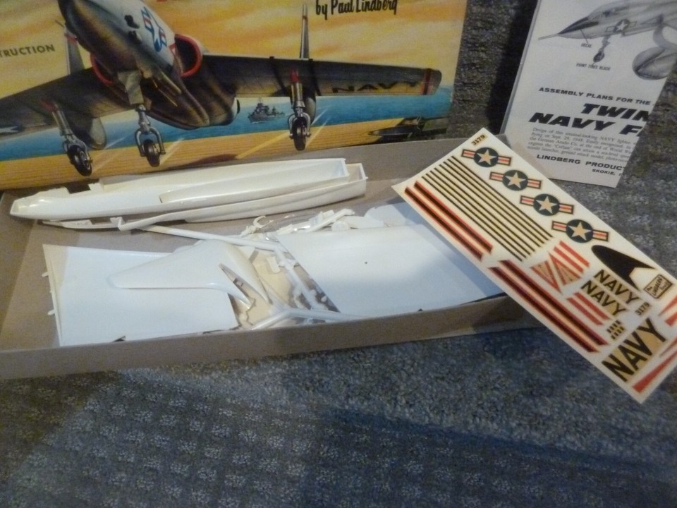 The Lindberg Line Twin Jet Navy Fighter airplane model kit 556-98 BRAND ...