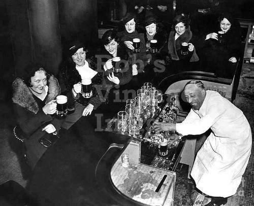 New York Speakeasy Flappers Drinking Photo 1932 End of Prohibition Jazz ...