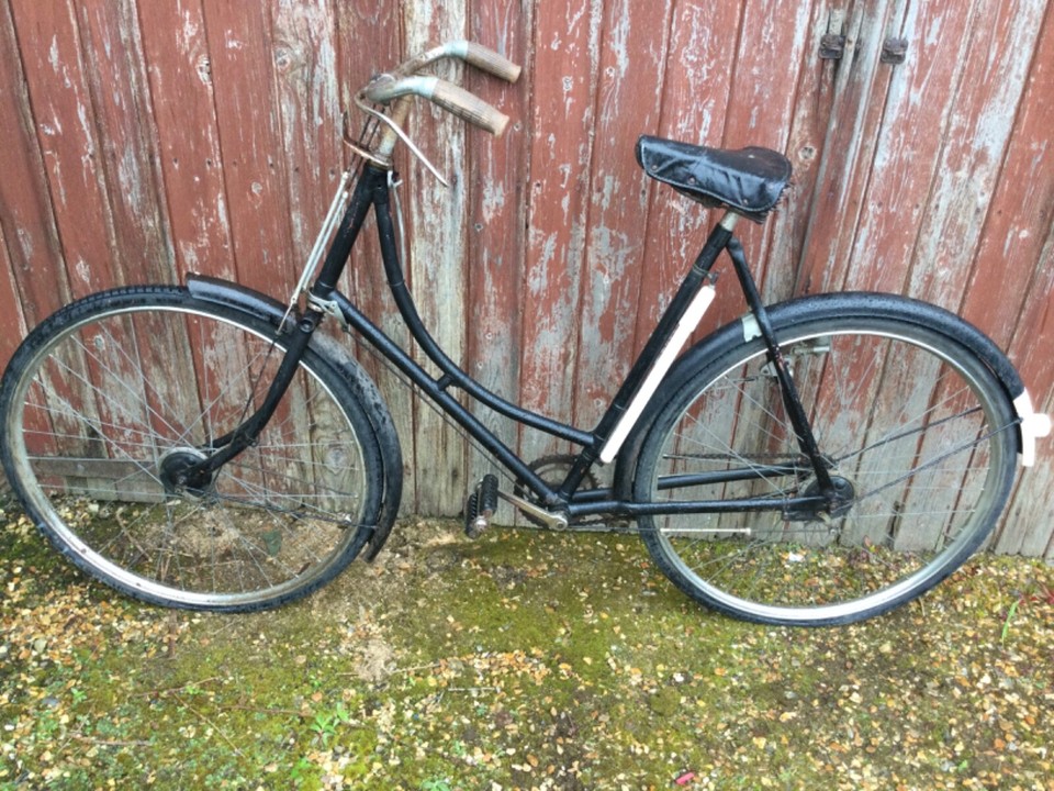 vintage raleigh loop frame ladies bicycle inboard brakes / march Cambs ...