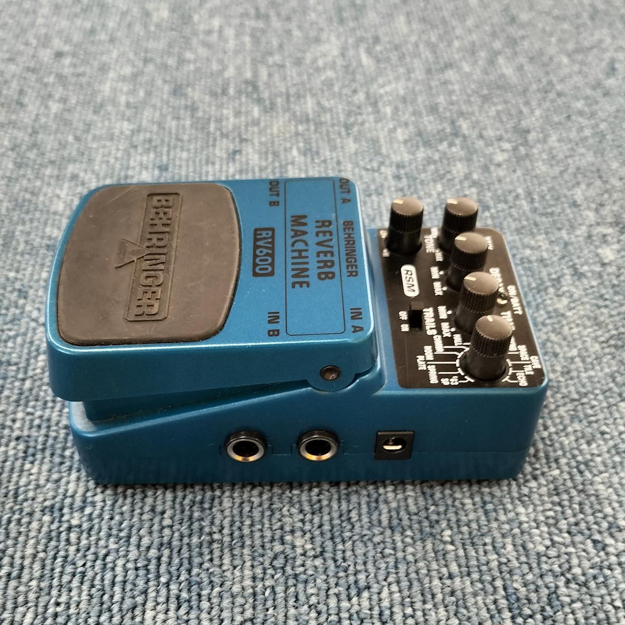 BEHRINGER RV600 Reverb Effects Pedal With 11 Diverse Reverb Models Used ...