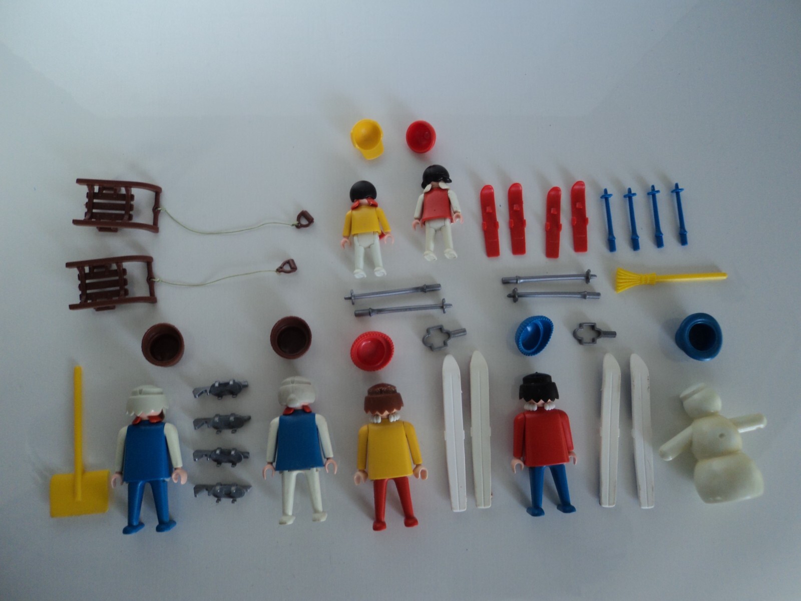PLAYMOBIL vintage sports d'hiver famille skieurs patins enfants set ...