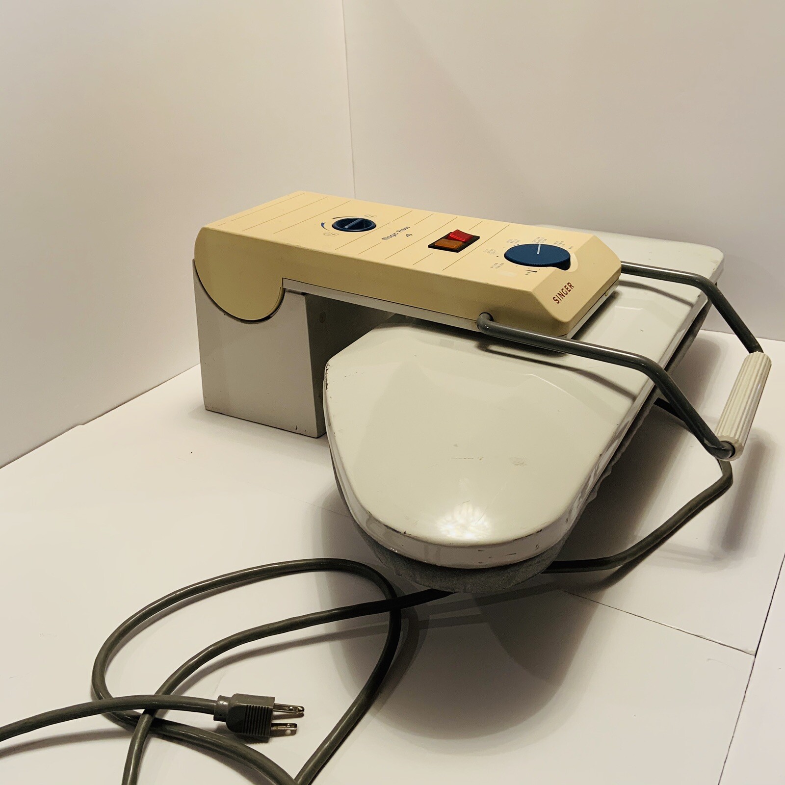 SINGER MP-4 MAGIC PRESS 4 Electric Iron Press - Pants Shirts Quilt Heat ...