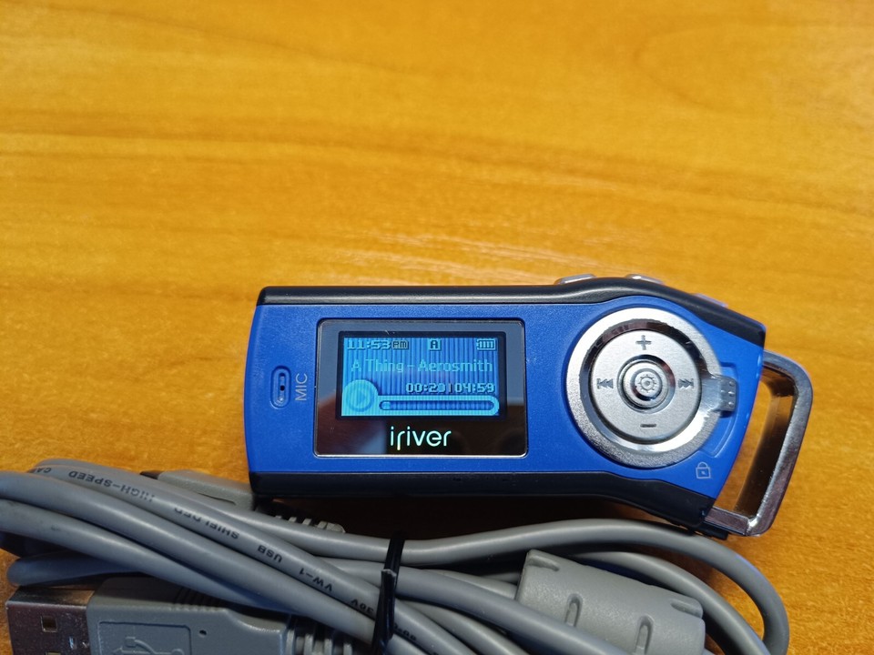 iRiver T 10 Blue (1 GB) Digital MP3 Media Player RARE! | eBay