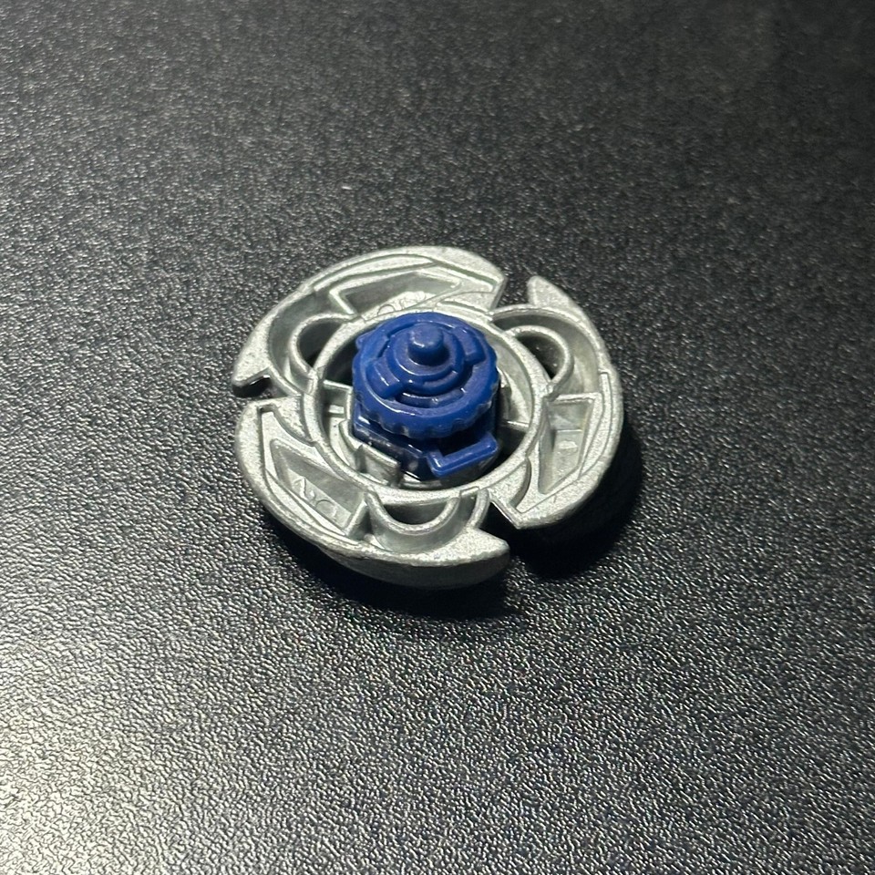 BEYBLADE METAL FIGHT TAKARA TOMY GENUINE USED BEYBLADES AND LAUNCHERS ...
