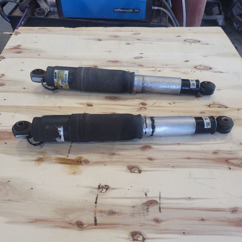 2019 ESCALADE REAR MAGNERIDE AIR RIDE SHOCKS PAIR 84176675 96K MILES | eBay