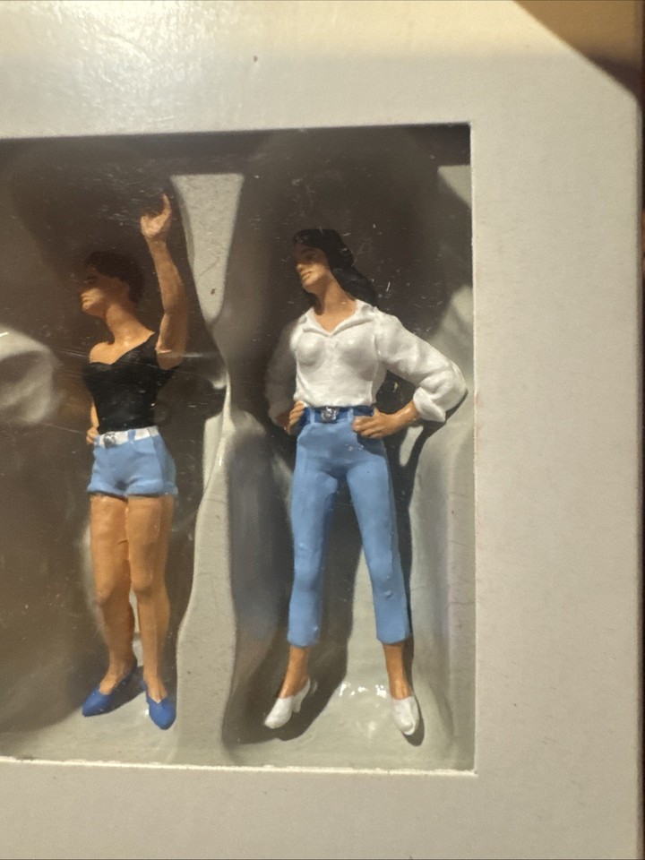 Preiser 1/32 63070 Teenagers Figures (Set of 3 | eBay