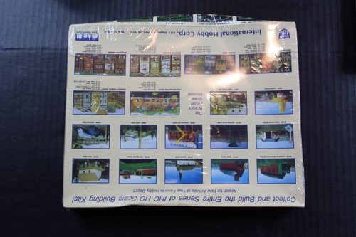 IHC HO U/A "EXXON SERVICE STATION" PLASTIC MODEL KIT #3509 crushed box ...