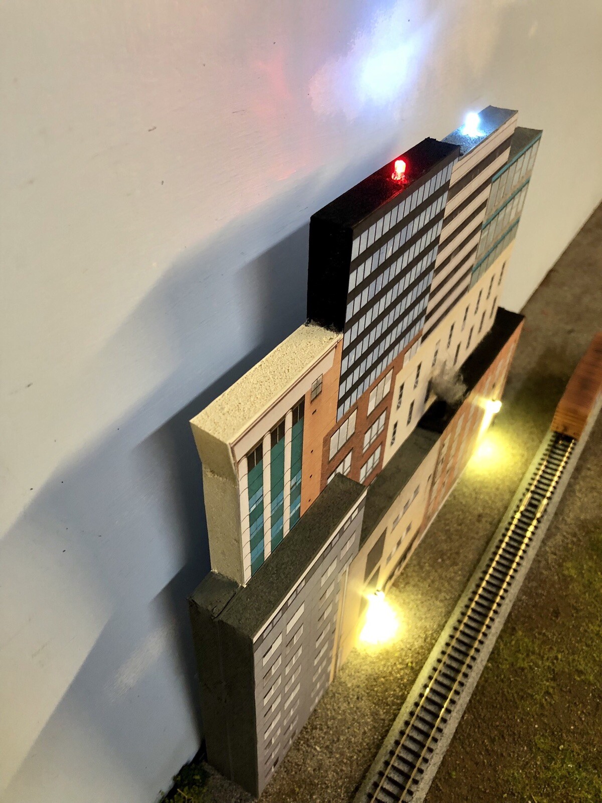 N Scale -9 City Buildings Collage Flat #2 -3D Background w/ LEDs ...