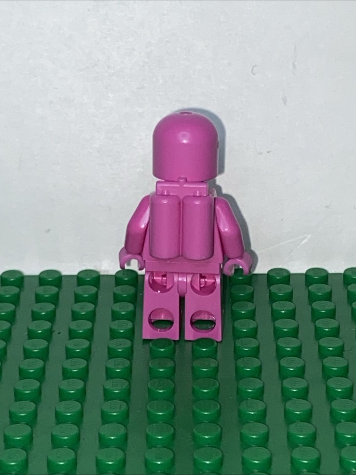 LEGO Pink Classic Spaceman Minifigure Lenny 70841 Benny's Space Squad ...