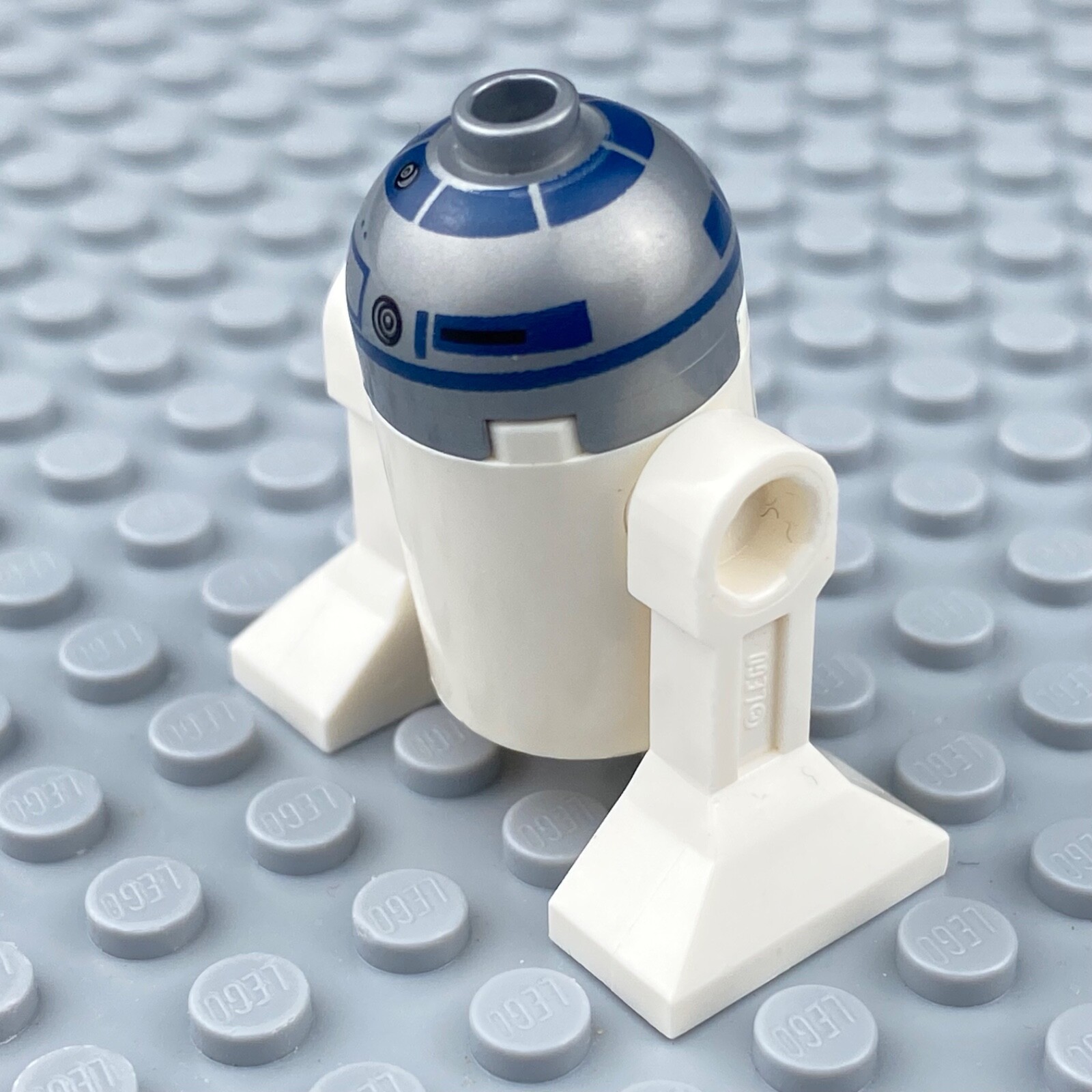 LEGO Star Wars R2-D2 Minifigure sw0527 Astromech Droid Flat Silver Head ...