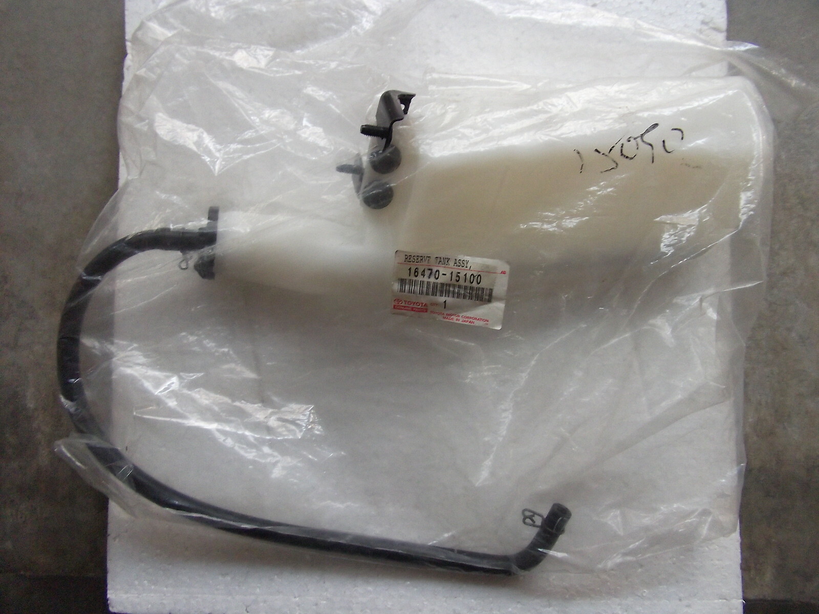 1647015100 Genuine Toyota Tank ASSY Radiator Reserve 16470-15100 for ...