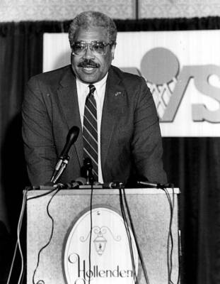 General Manager Wayne Embry of the Cleveland Cavaliers circa 1986 Old ...