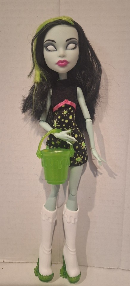 Monster High Scarah Screams Ghoul Fair Complete Outfit with Bucket ...