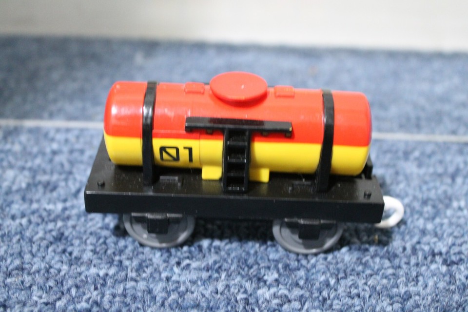 Thomas & Friends Trackmaster Train Red & Yellow Fuel Tanker Tomy ...