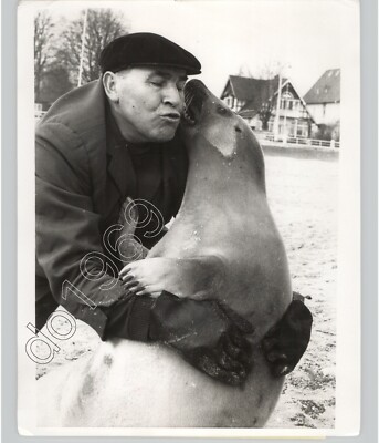 OTTO BUCK & ROBBY The SEAL of TRAVENUENDE GERMANY 1971 Press Photo ...