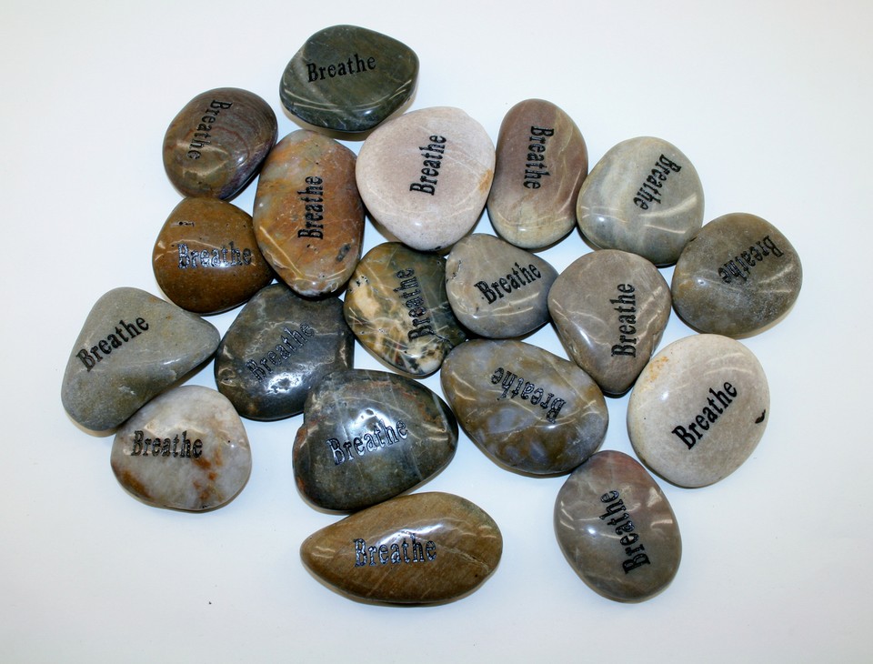 Lot of 100pcs Inspirational Word River Stones Etched Engrave Carve ...