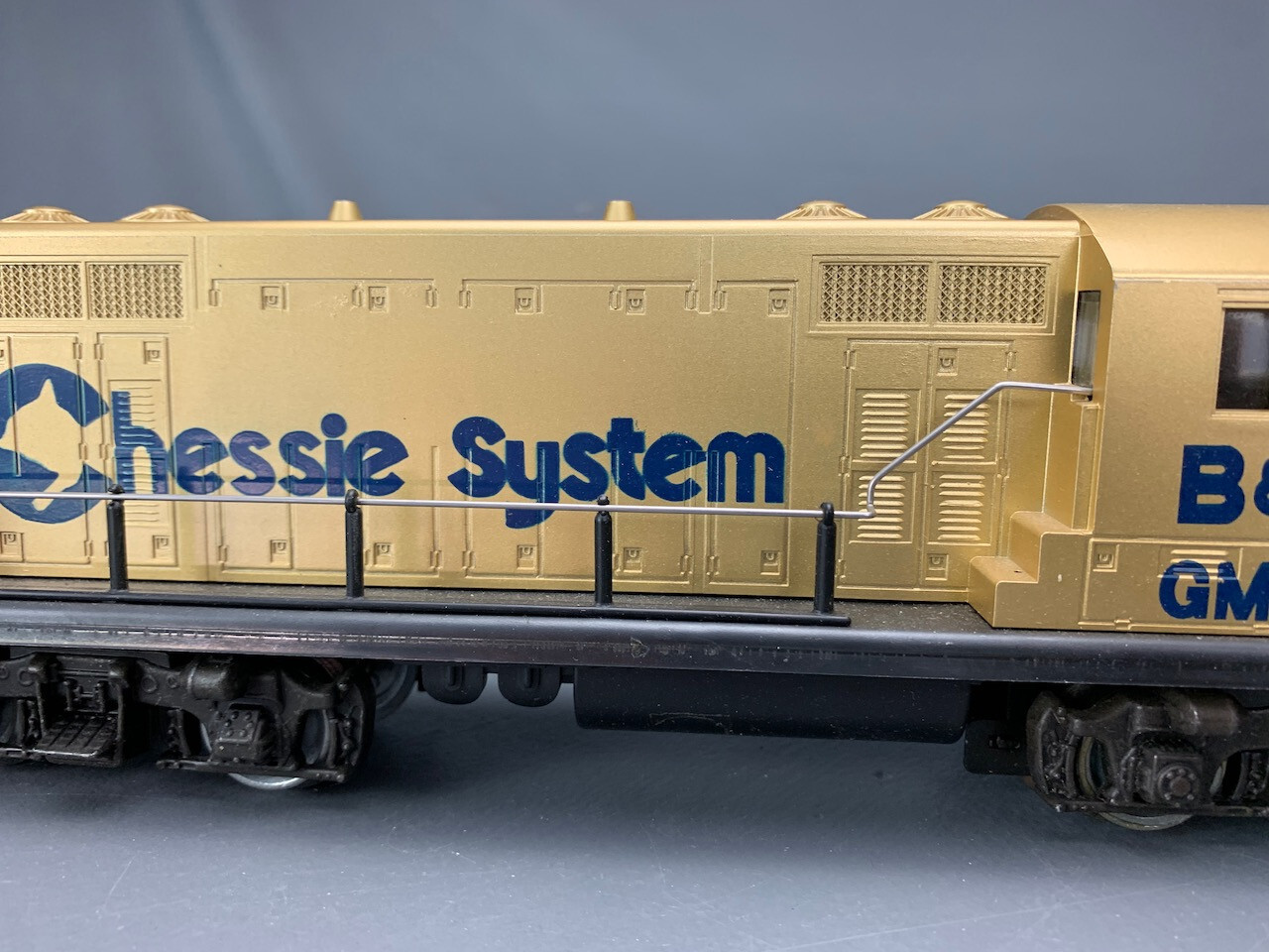 Lionel 6-8359 GM Special Anniversary Gold Chessie Gp7 Diesel Locomotive ...