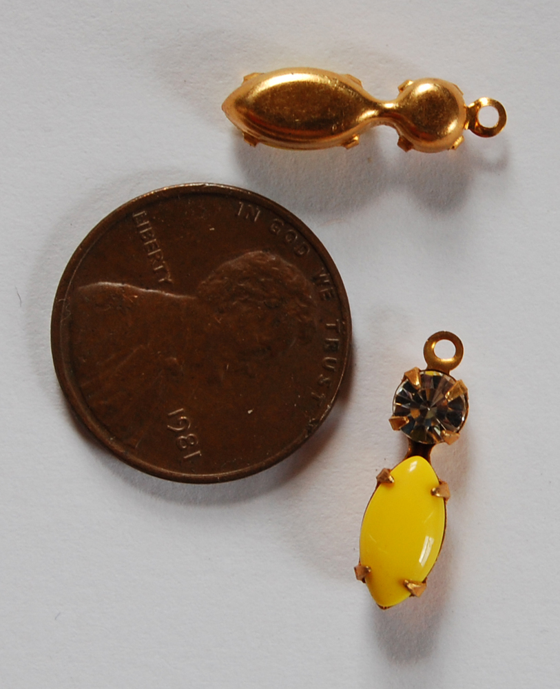 VINTAGE 4 OPAQUE GLASS SWAROVSKI RHINESTONE MARQUIS PENDANT BEADS ...