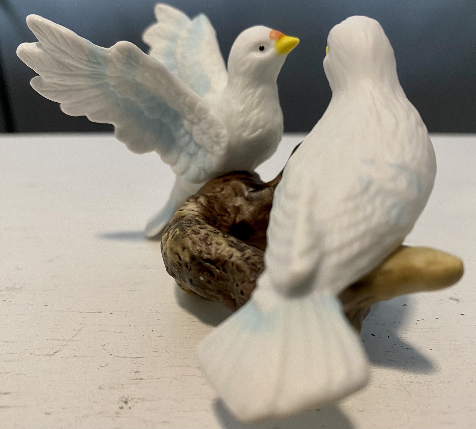 VTG MINIATURE PORCELAIN WHITE "LOVE DOVES" BIRDS ON BRANCH 2" x 4 ...