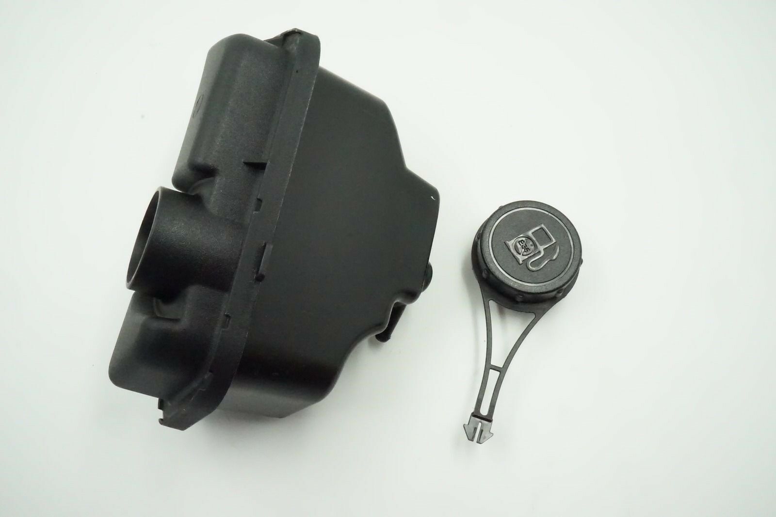 GENUINE OEM BRIGGS & STRATTON PART # 84004660 FUEL TANK WITH 799585 ...