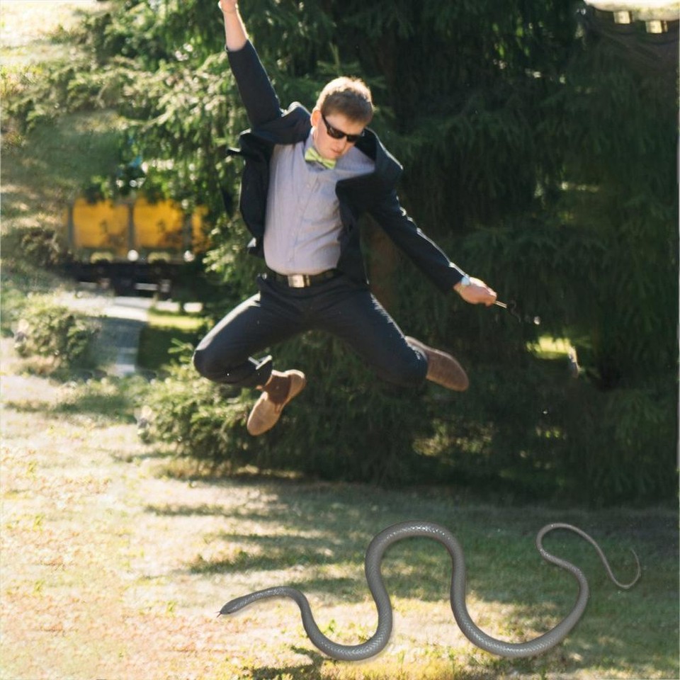 Snake Prank with String Clip - Snake on a String Prank That Chase ...