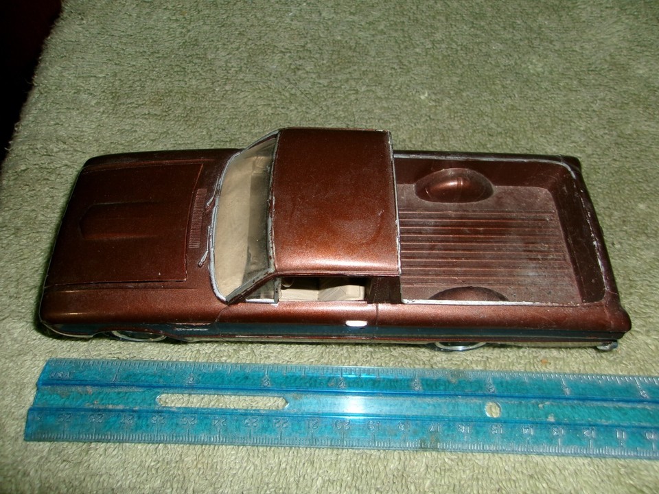 Vintage AMT, 1:25 '61 Ford Falcon/Ranchero Nice Built Model Car,Brown ...