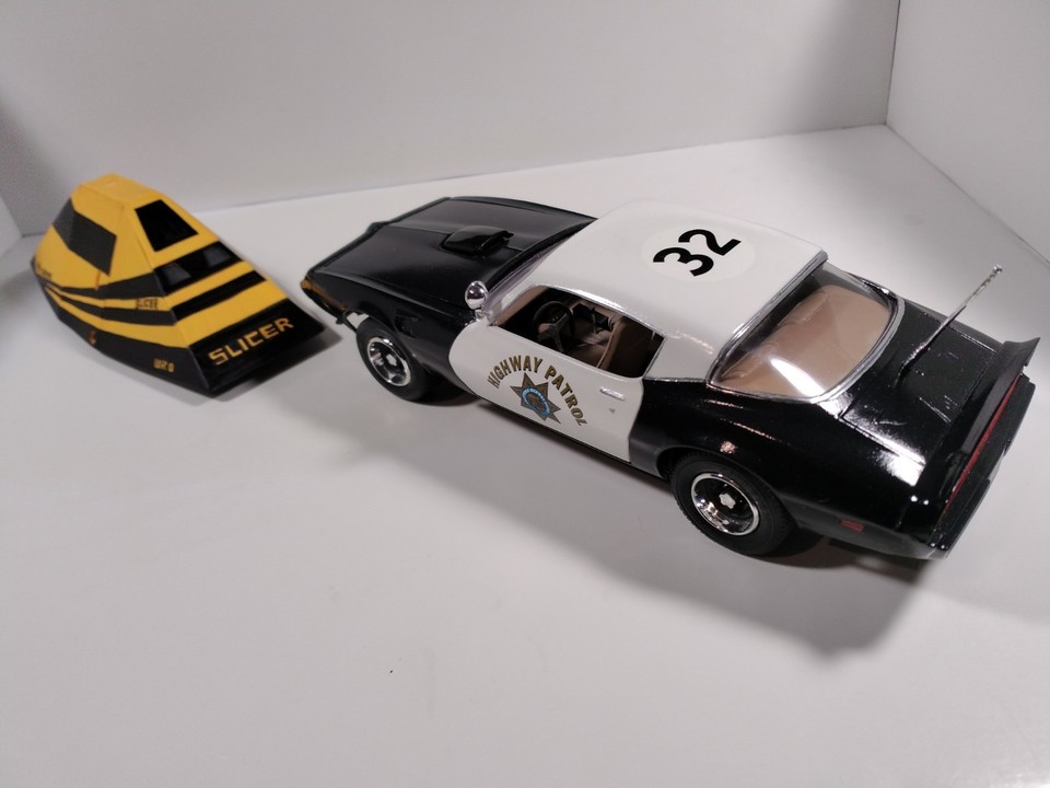 1/25 scale "The Slicer" and 79 Pontiac T/A CHP interceptor model car ...