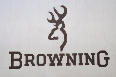 1 BROWNING GUN LOGO 18X18 SEWING BLOCK QUILT FABRIC "HAND GUNS 22 ...