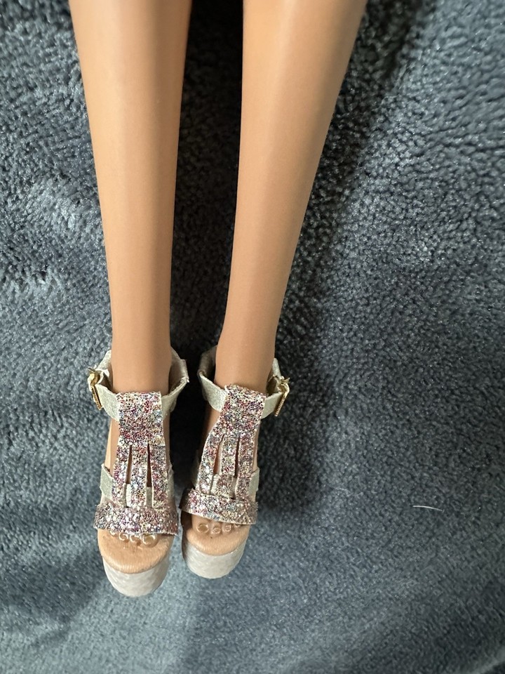 Integrity Toys Doll Pose like an Egyptian Amirah Maheed Meteor ...