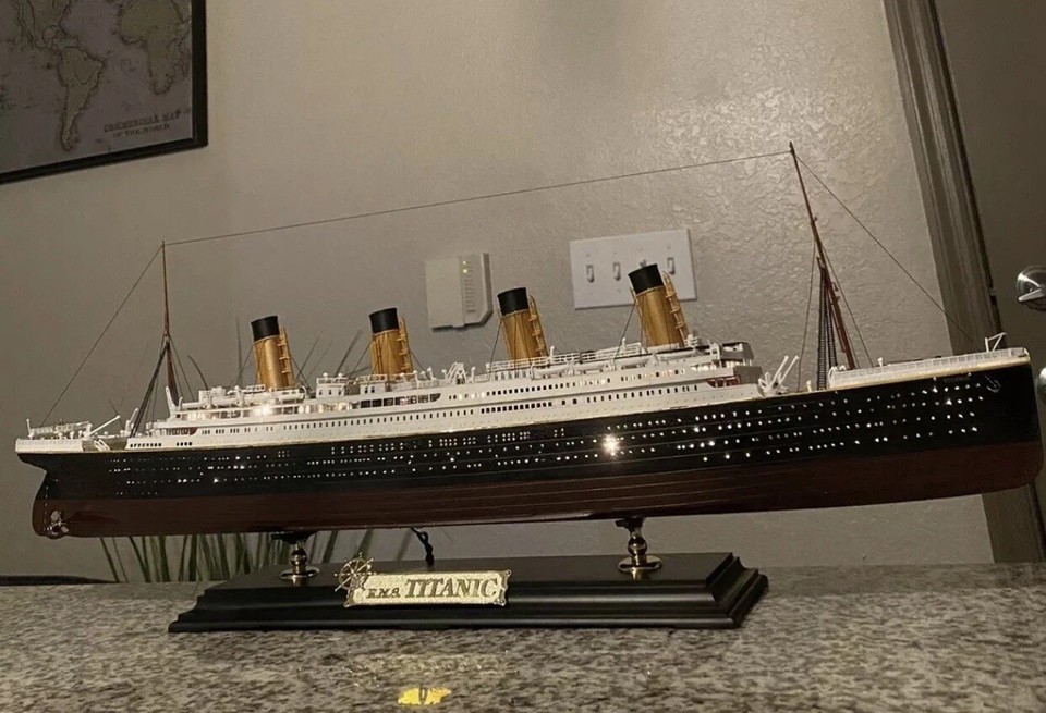 LARGE scale TITANIC Model With Lights And Display Stand. Fully ...