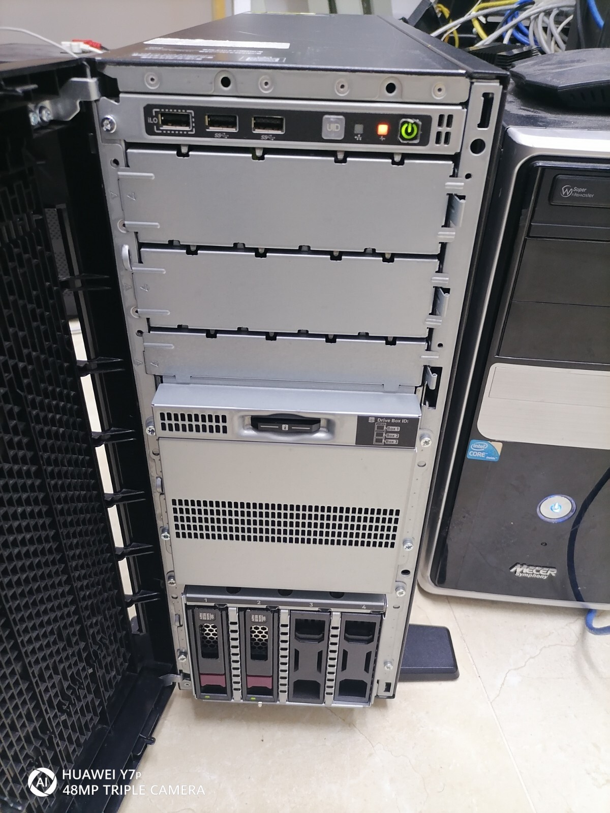 HPE ProLiant ML350 Gen10 Xeon 3106 16GB-R P408i-a , 2 x 800GB SSD with ...