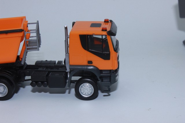 Herpa Iveco Trakker kommunalorange No. 315111 1/87 /HN2024 for sale ...