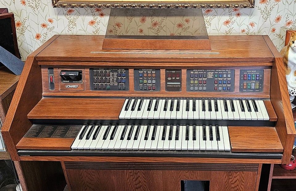Lowrey Organ Deluxe W/8 tracks, Manual, Bench | eBay