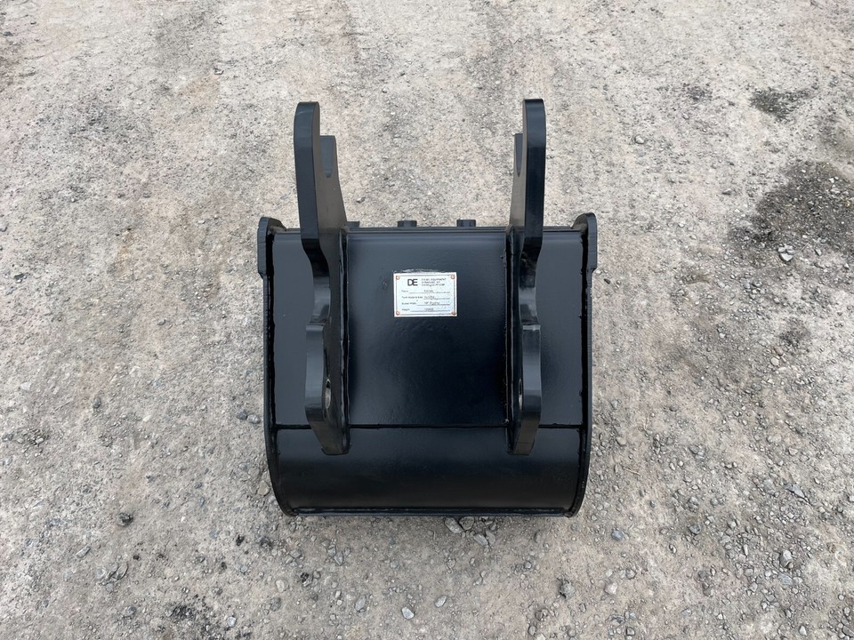 18" Kubota Bucket for U35 & KX040 & KX71 & KX91 & KX121 | eBay