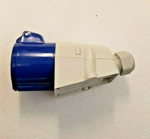 32 Amp 3 pin Socket Wall Mounted 240V Splashproof IP44 Caravan Camper ...