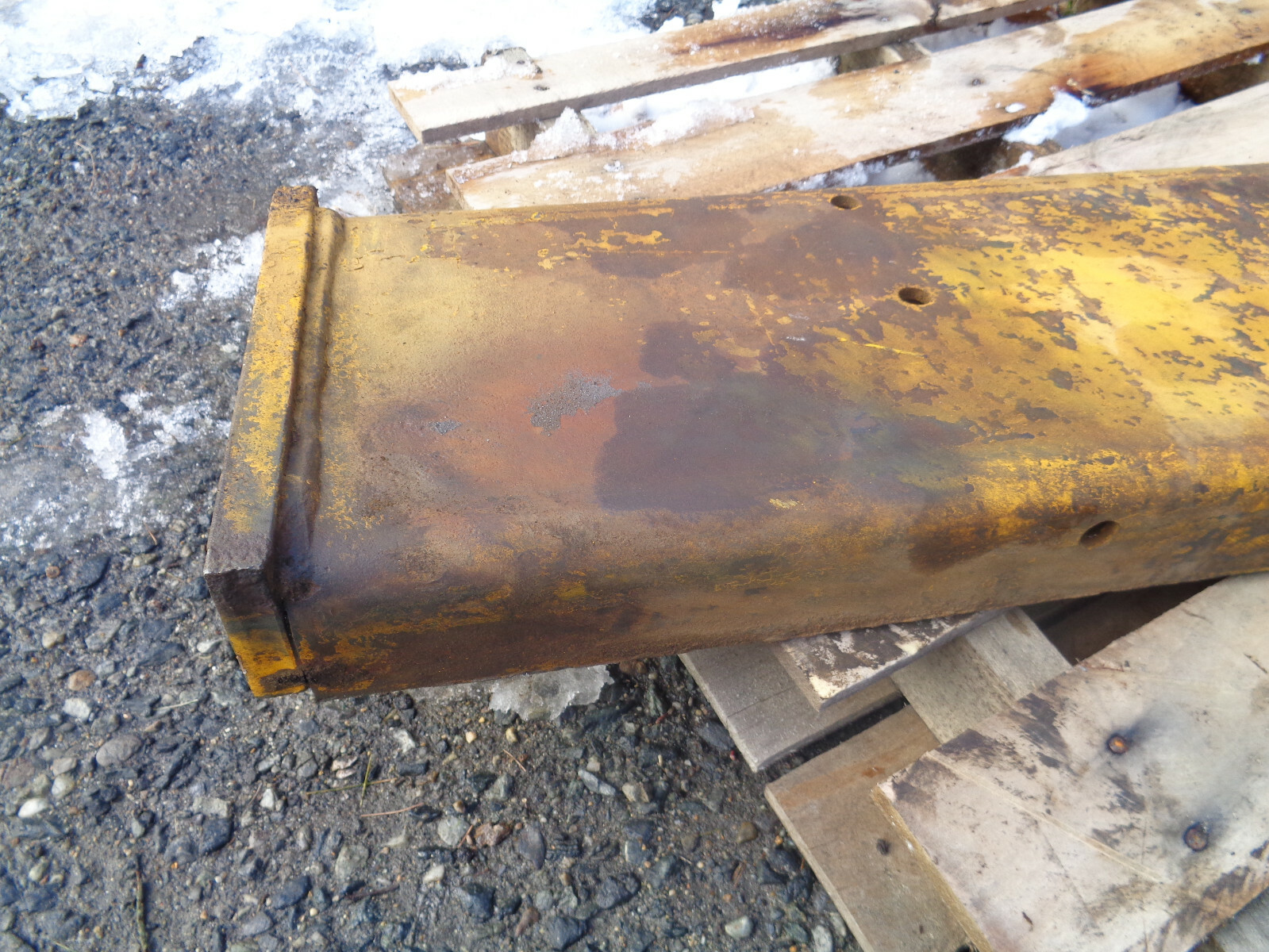 JOHN DEERE 1010 CRAWLER / DOZER. RIGHT SIDE FRAME WITH MOUNTING BRACKET ...