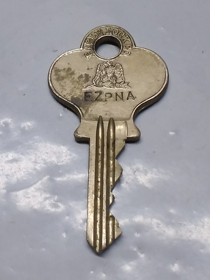 EAGLE LOCK Co. # EZPNA Desk Drawer Trunk Padlock Coin-op Lock Key USA ...