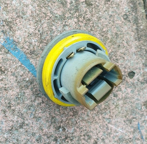 Jeep WJ Grand Cherokee and KJ Rear light bulb holder fitting 95023L ...