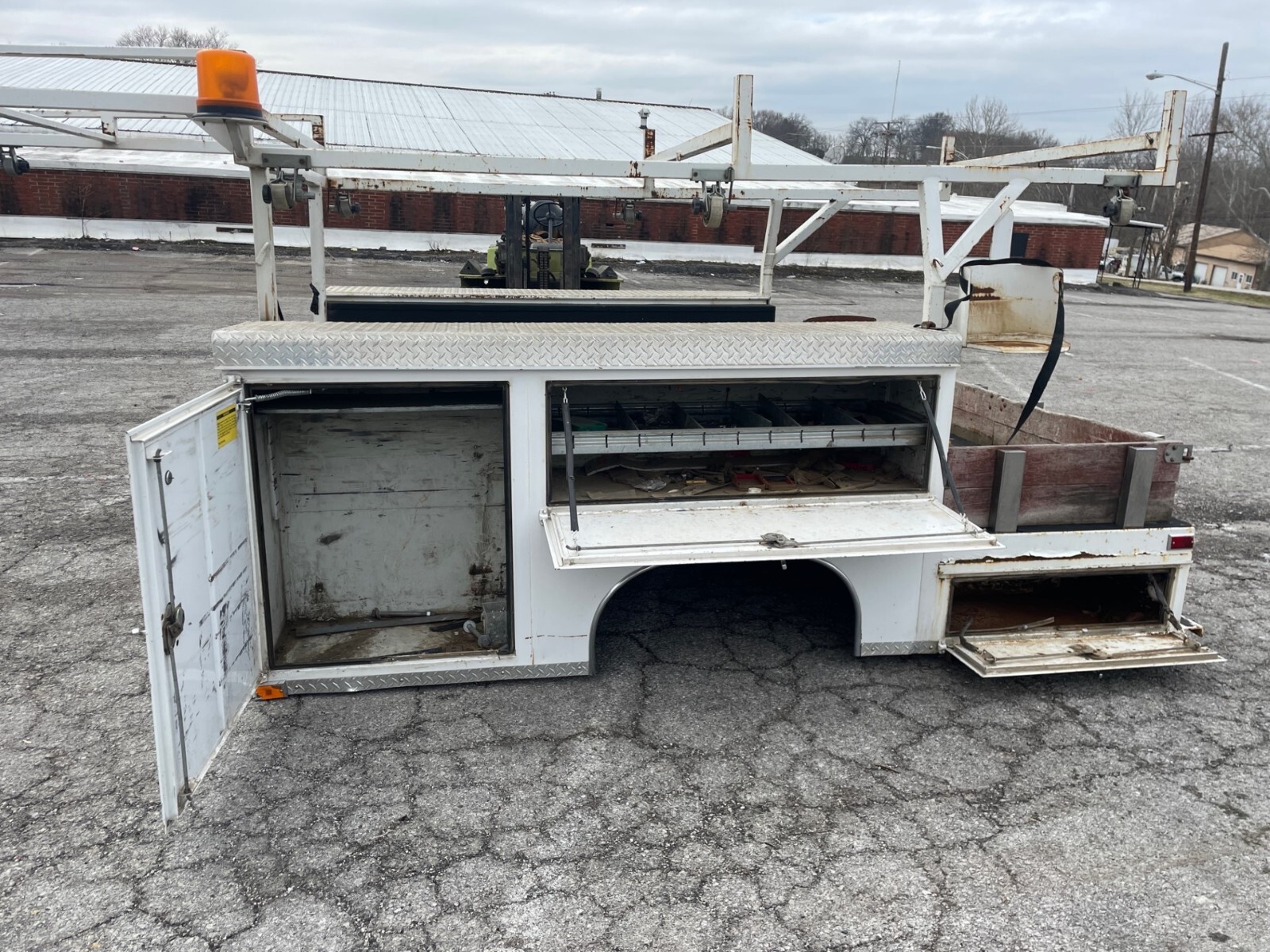 60" CTA DUALLY CAB CHASSIS ROYAL UTILITY HAULER SERVICE BED W/LADDER ...