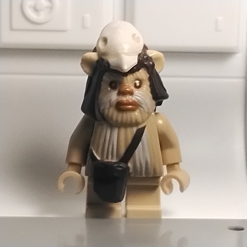 LEGO Star Wars Ewok Minifigure Logray 2011 sw0338 set7956 10236 Ewok ...