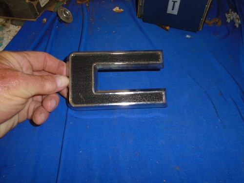 mack semi grill emblem letter c 4nr333-a-p3 | eBay