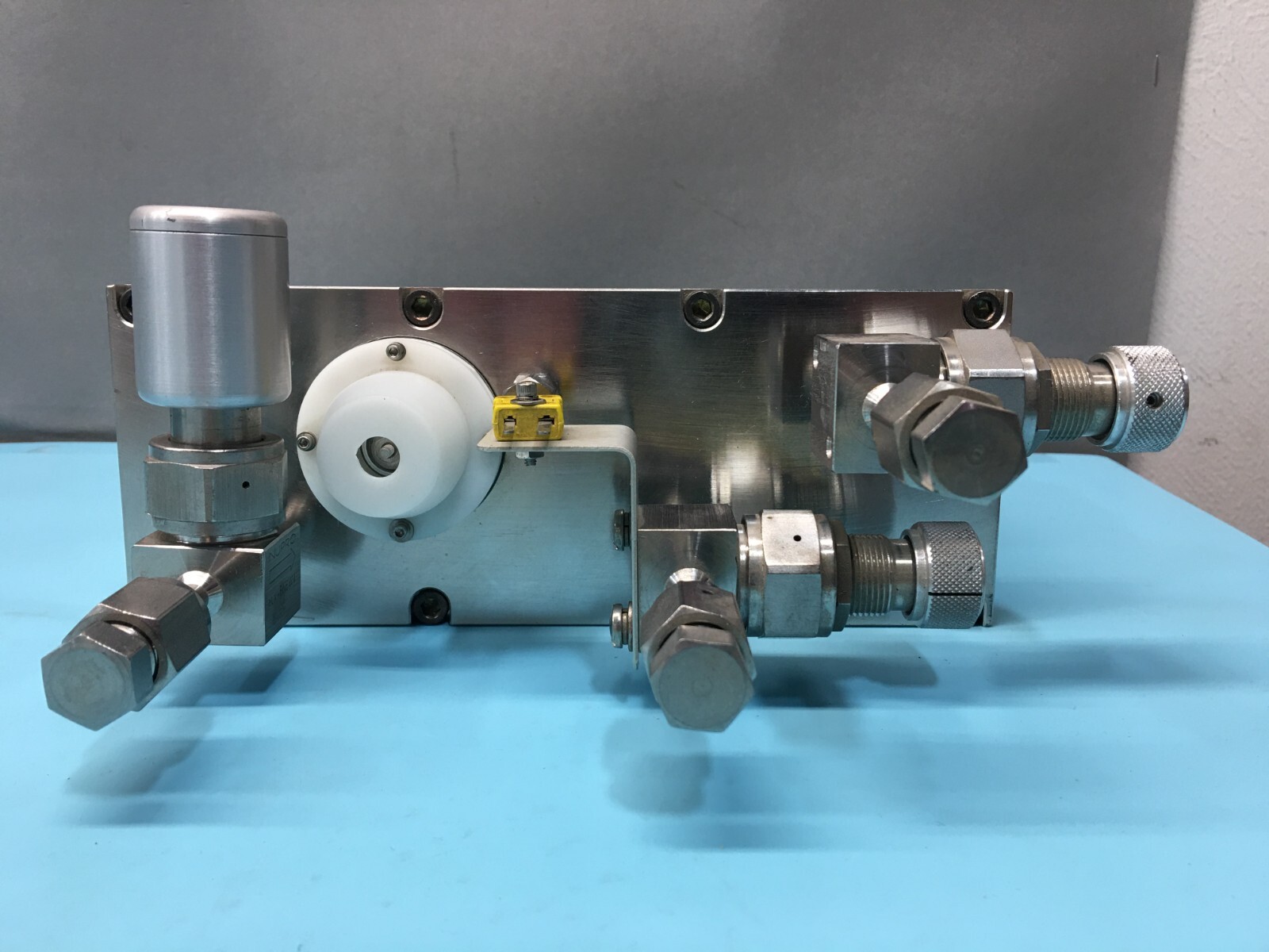 ATMI Ampule Bubbler, AMAT P5000, CVD, Nupro 6LV-DSBW4, 6LV-BNBW4-C ...