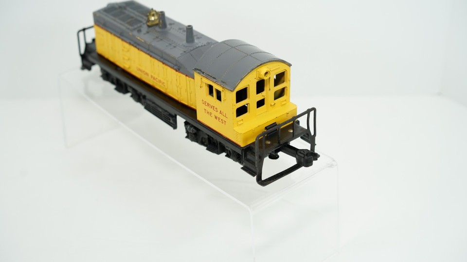 Lionel O Scale Post War Union Pacific NW2 Switcher 613 Diesel Engine B1 ...