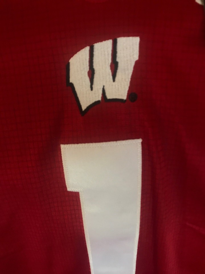 Under Armour Wisconsin Badgers Ncaa College Football Jersey NWT Size M ...