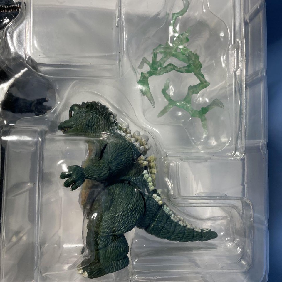 S.H. MonsterArts Space Godzilla & Little Godzilla Special Color Figure ...
