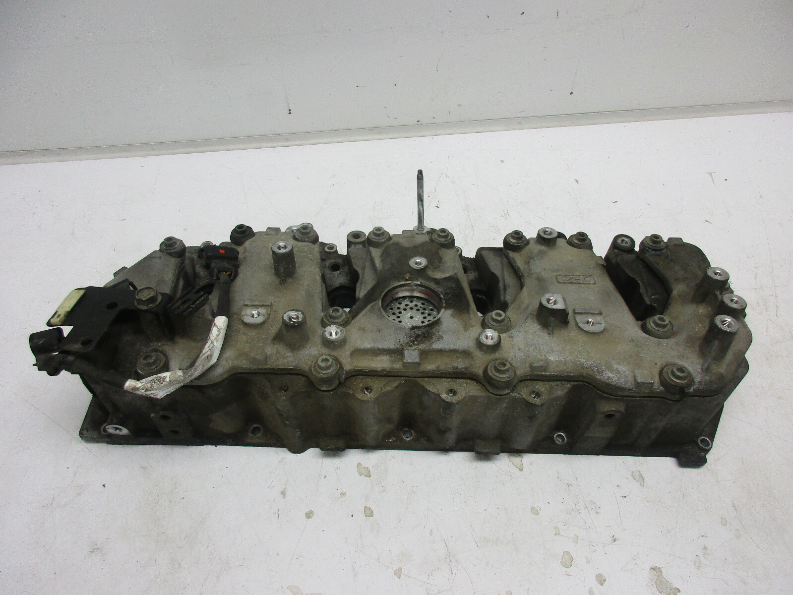 Duramax Diesel VALVE COVER ROCKER BOX LML early 2011 OEM | eBay